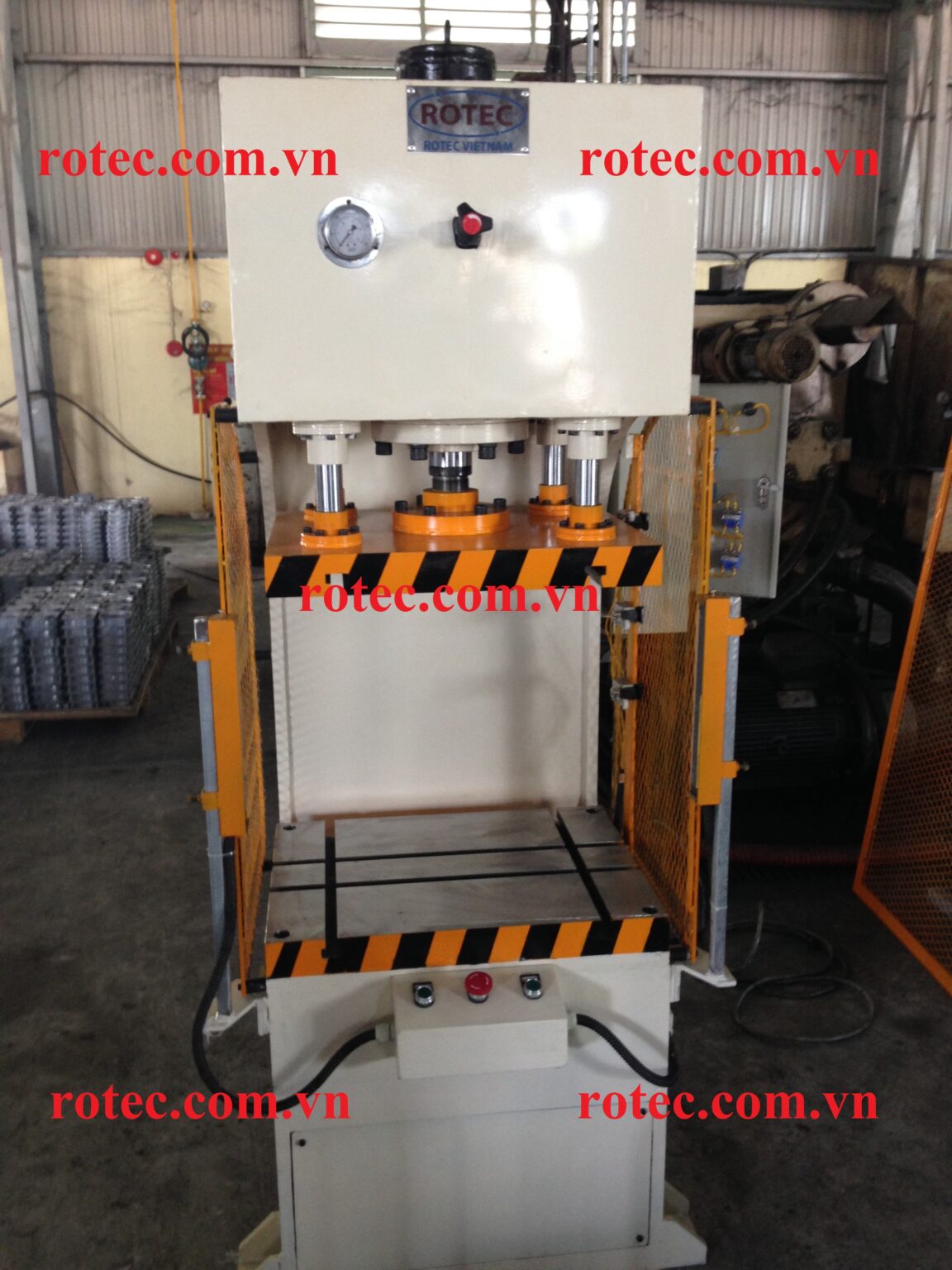 25 Ton C-Shaped Hydraulic Press Machine for Tannan Vietnam Company ...